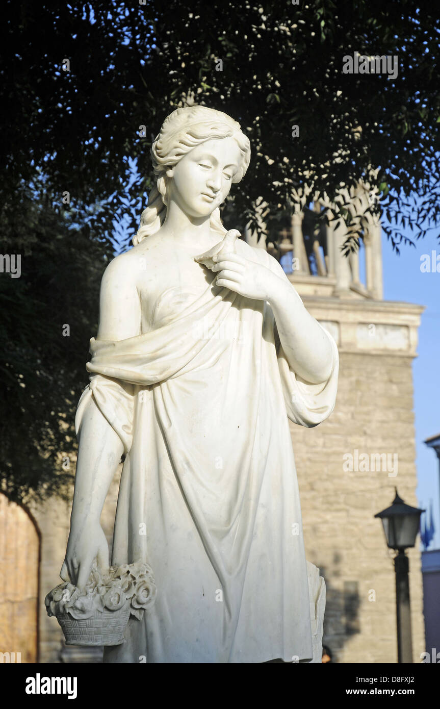 Angel statues holding hands hi-res stock photography and images - Alamy
