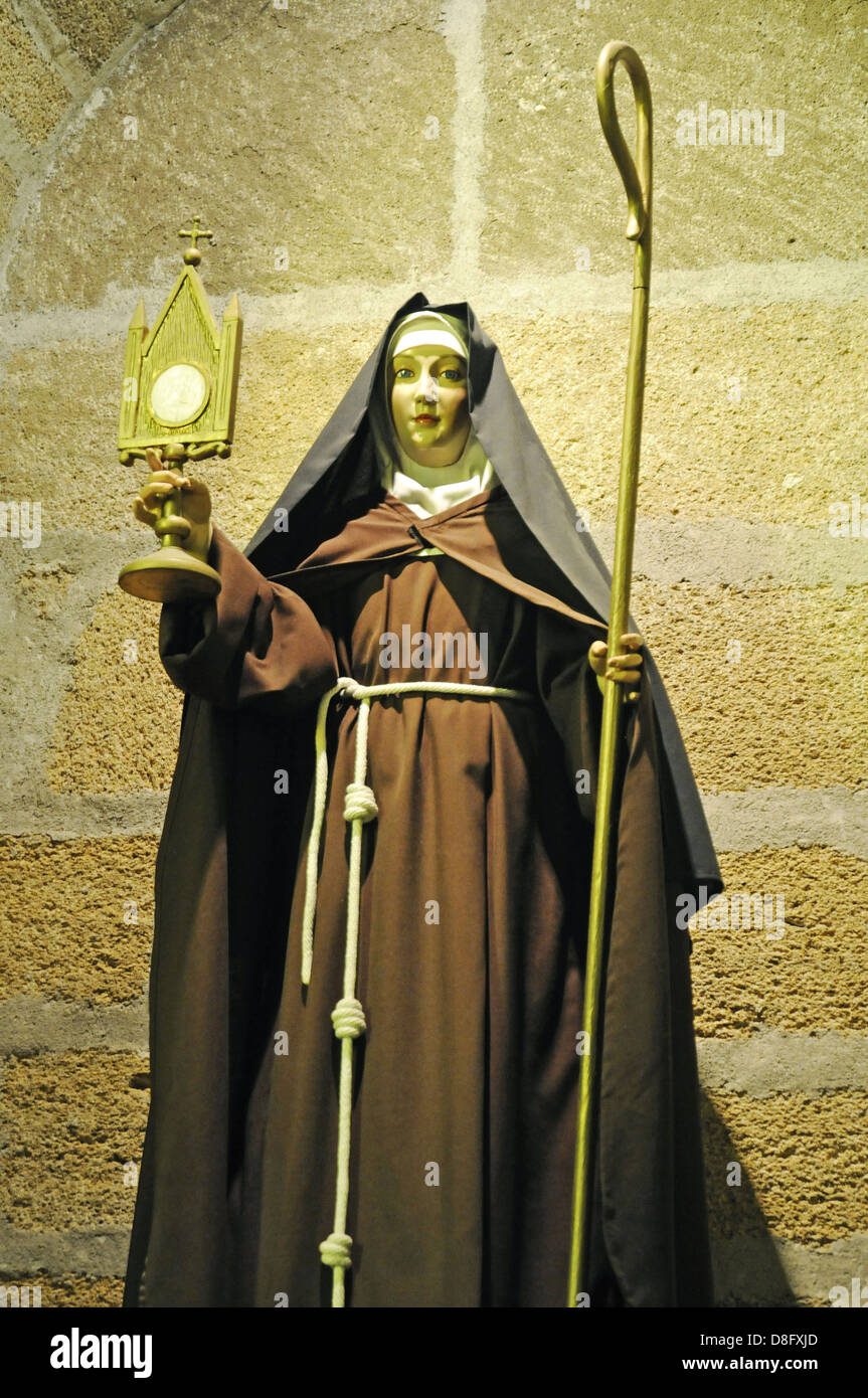 Nun sculpture hi-res stock photography and images - Alamy