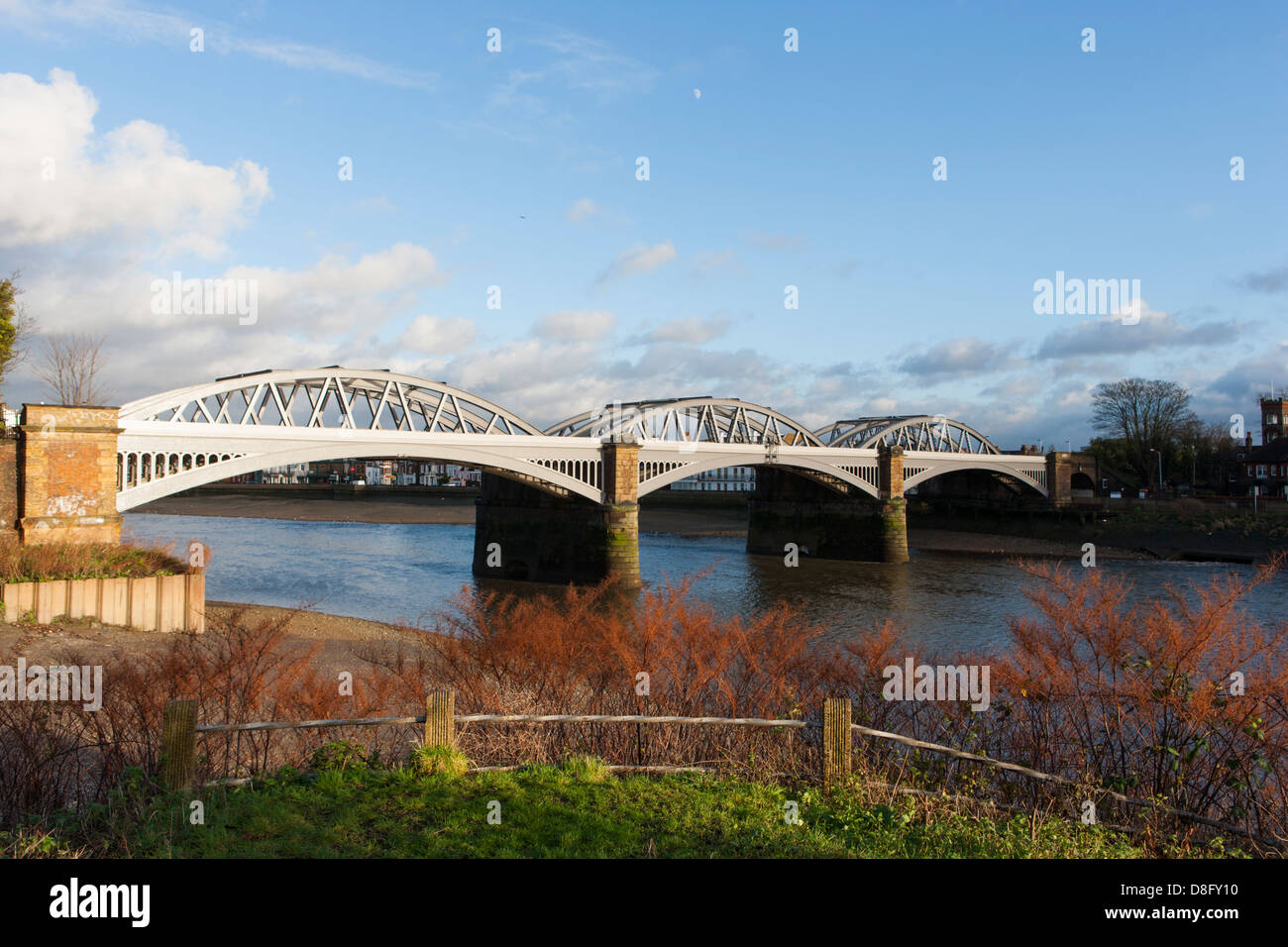 Barnes bridge london hi-res stock photography and images - Alamy