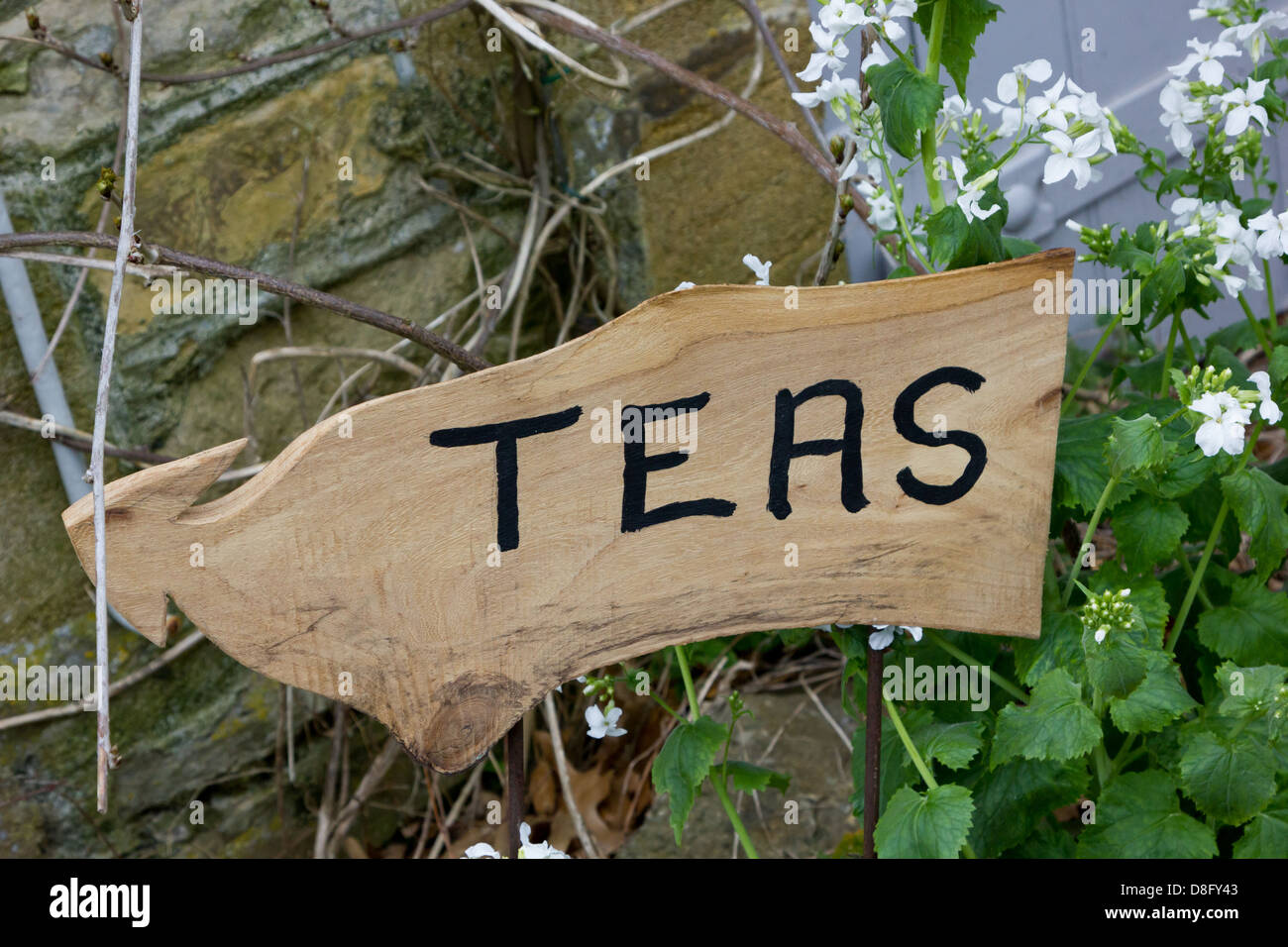 Tea sign with arrow Stock Photo - Alamy