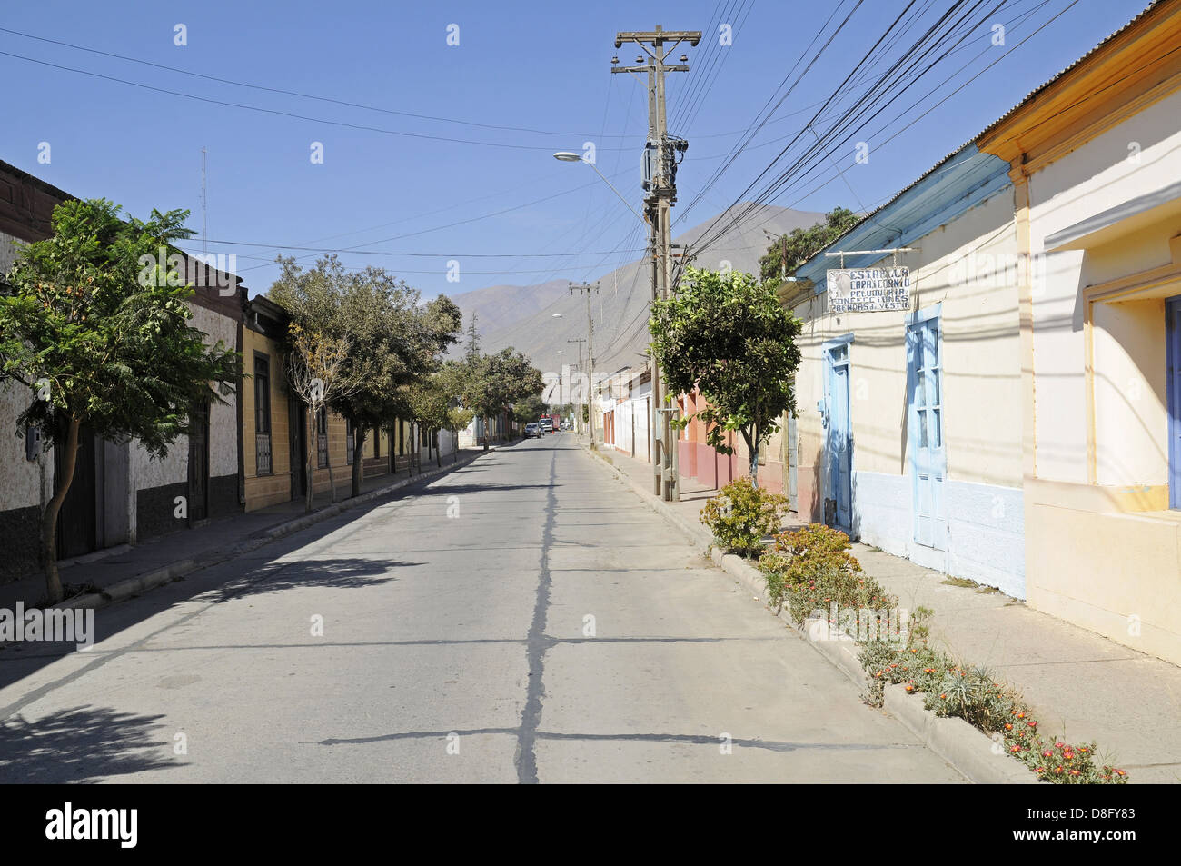 Straight street hi-res stock photography and images - Alamy