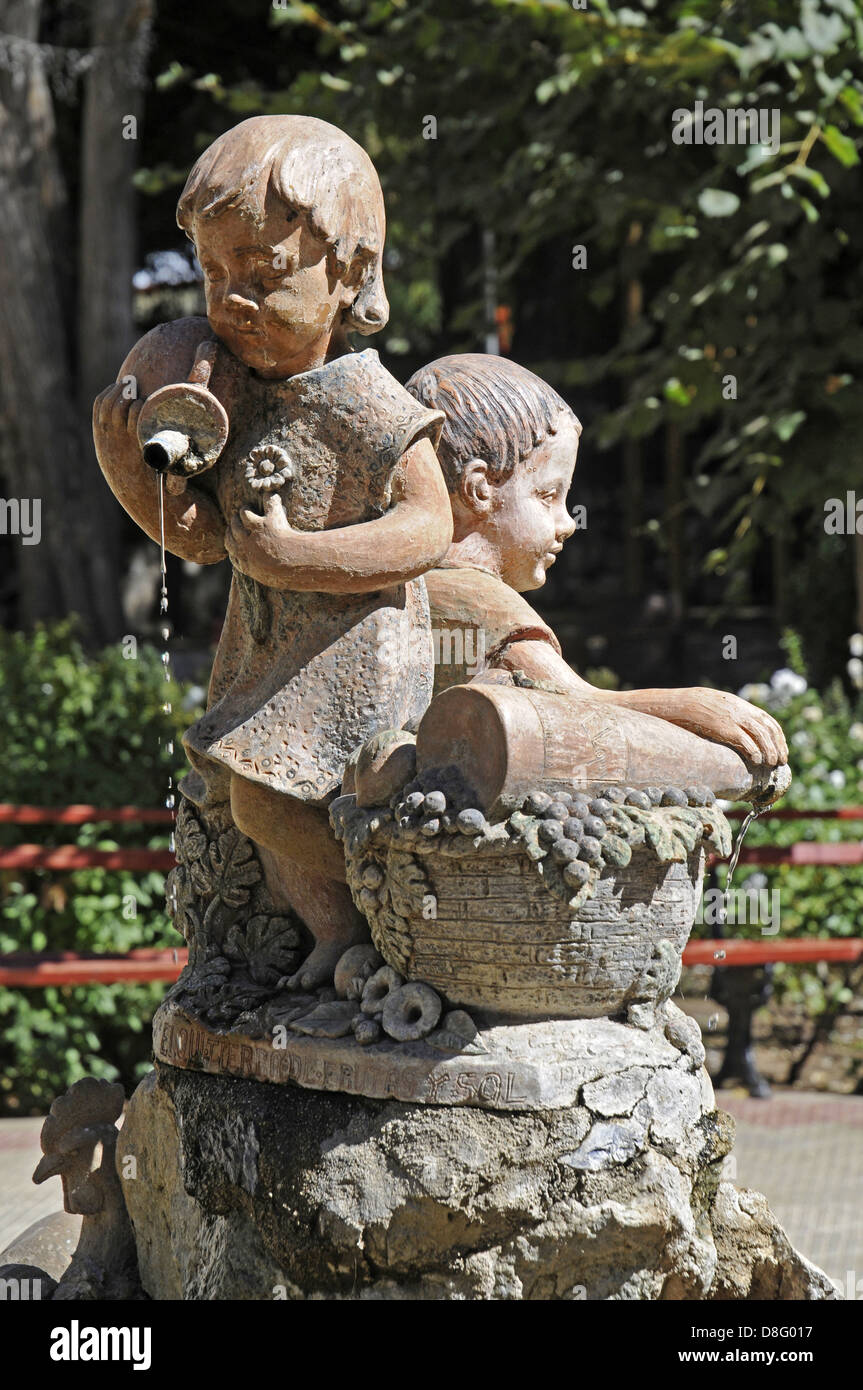 Fountain statues hi-res stock photography and images - Alamy