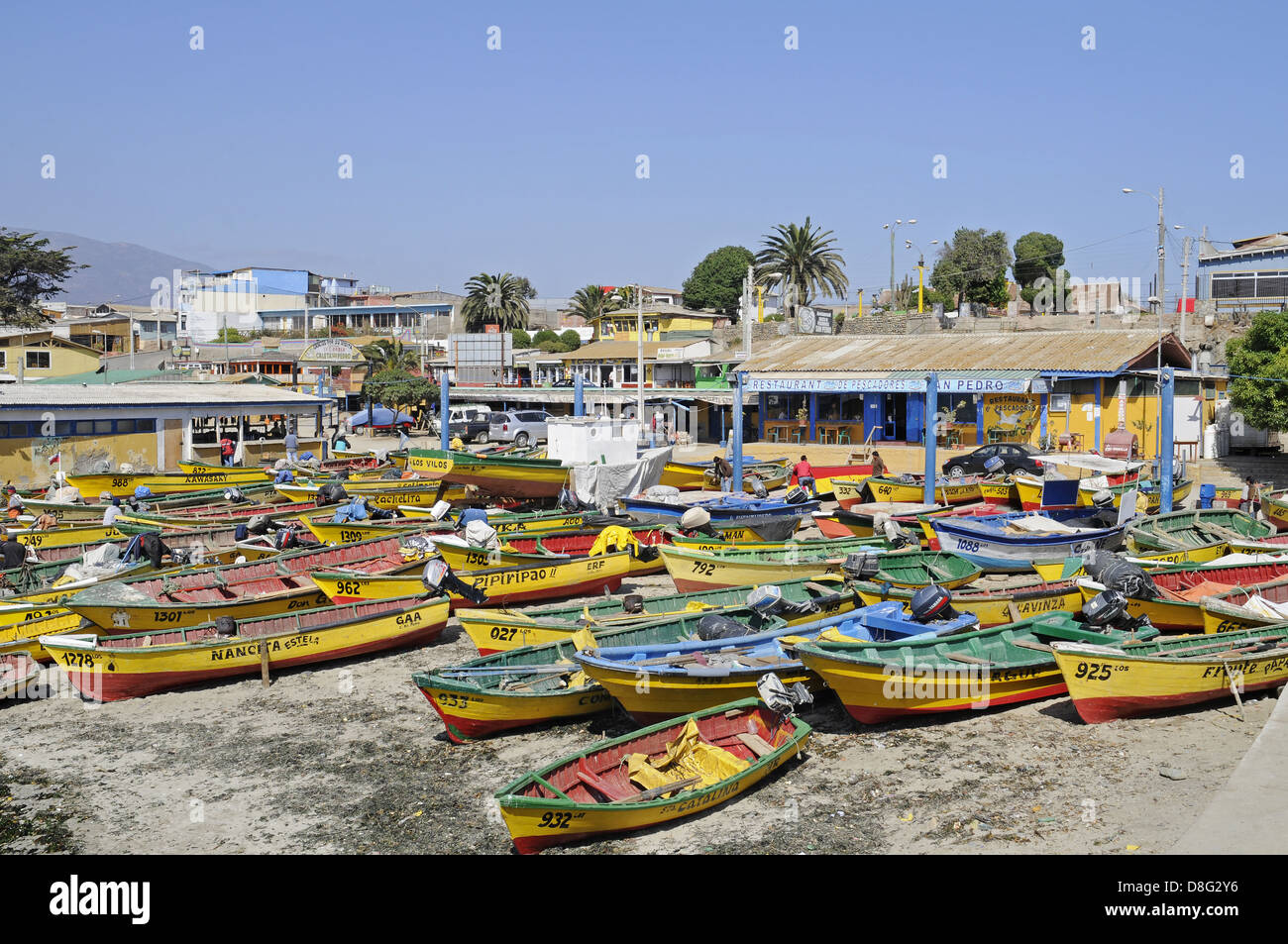 Different coloured boats hi-res stock photography and images - Alamy