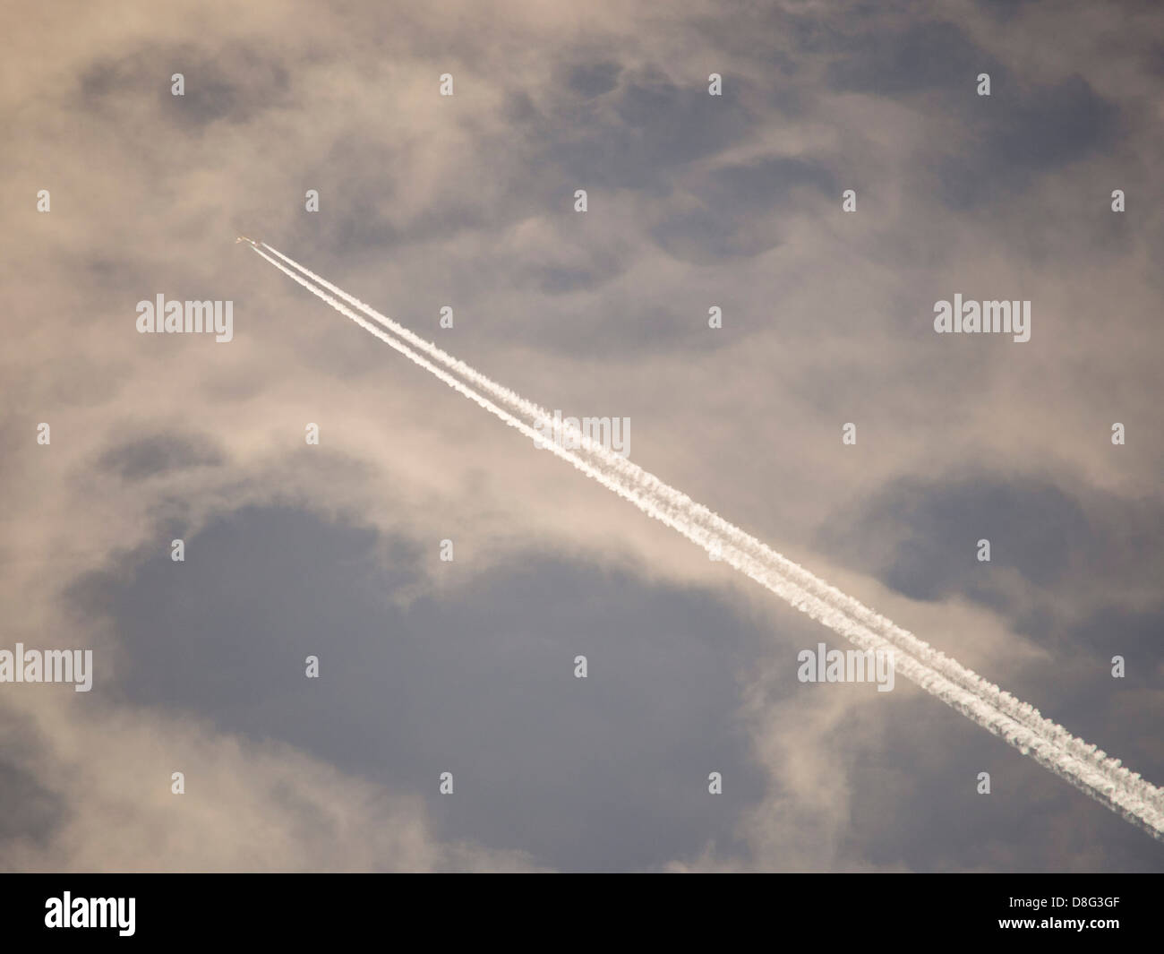 Vapour trails from a jet plane Stock Photo - Alamy