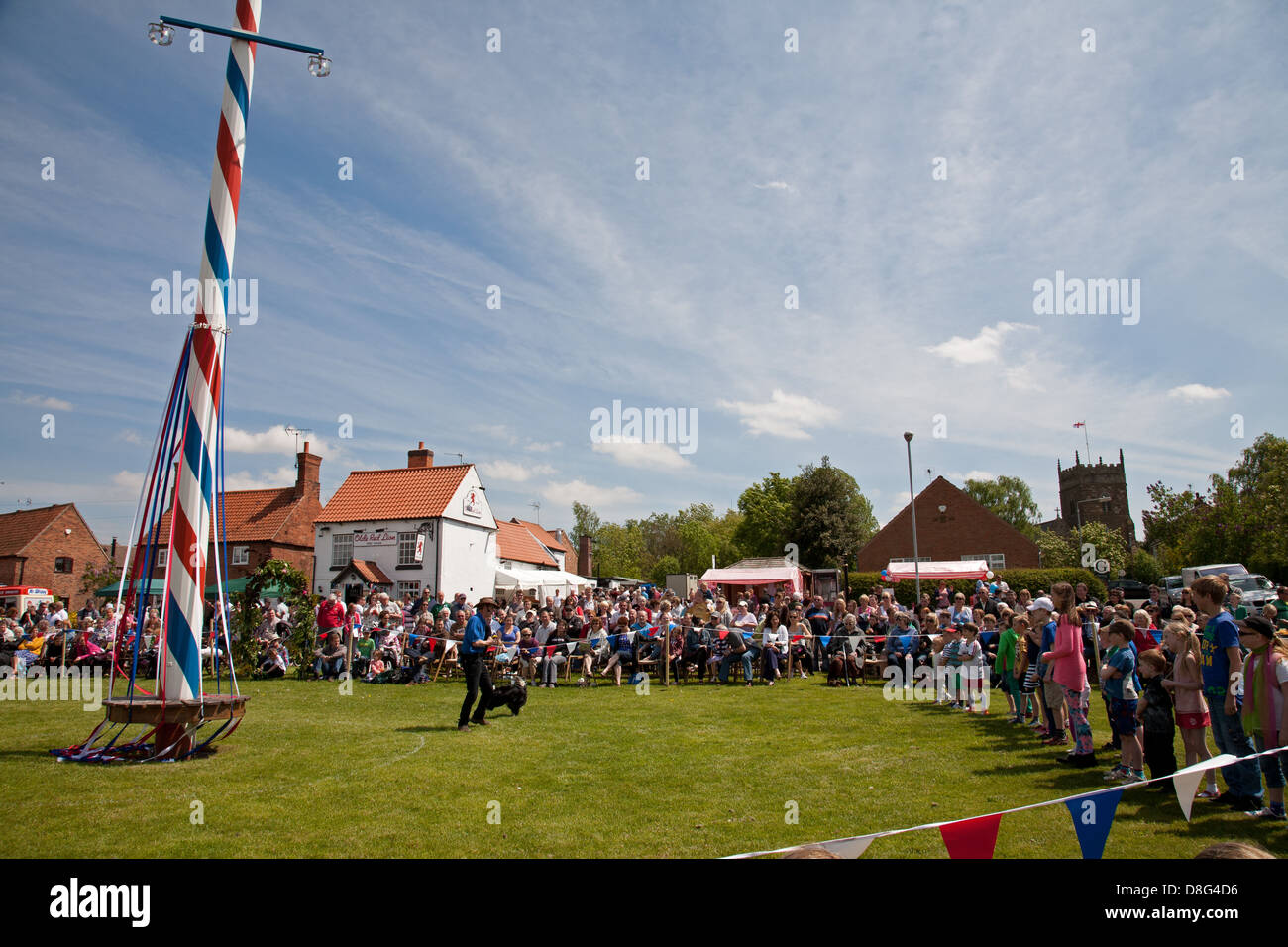 Dog display team hi-res stock photography and images - Alamy