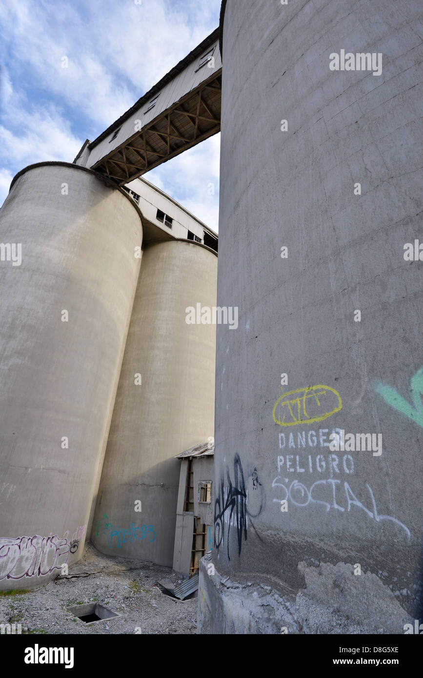 Ruins of a cement plant in Lime, Oregon Stock Photo - Alamy