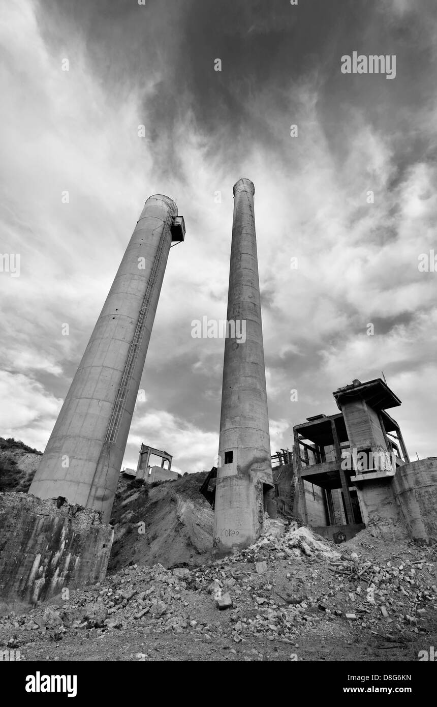 Ruins of a cement plant in Lime, Oregon Stock Photo - Alamy
