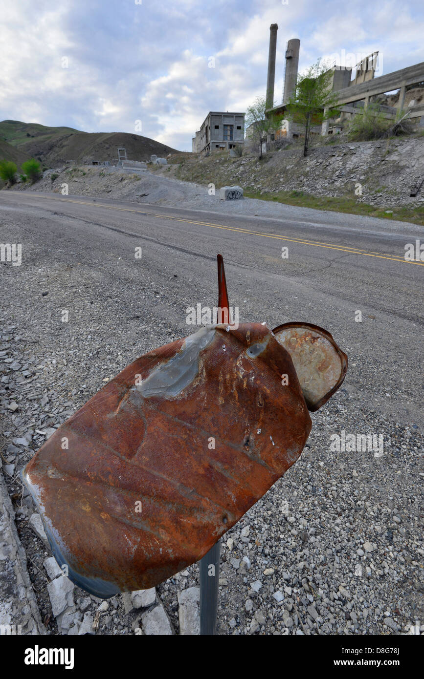 Crushed mailbox hi-res stock photography and images - Alamy