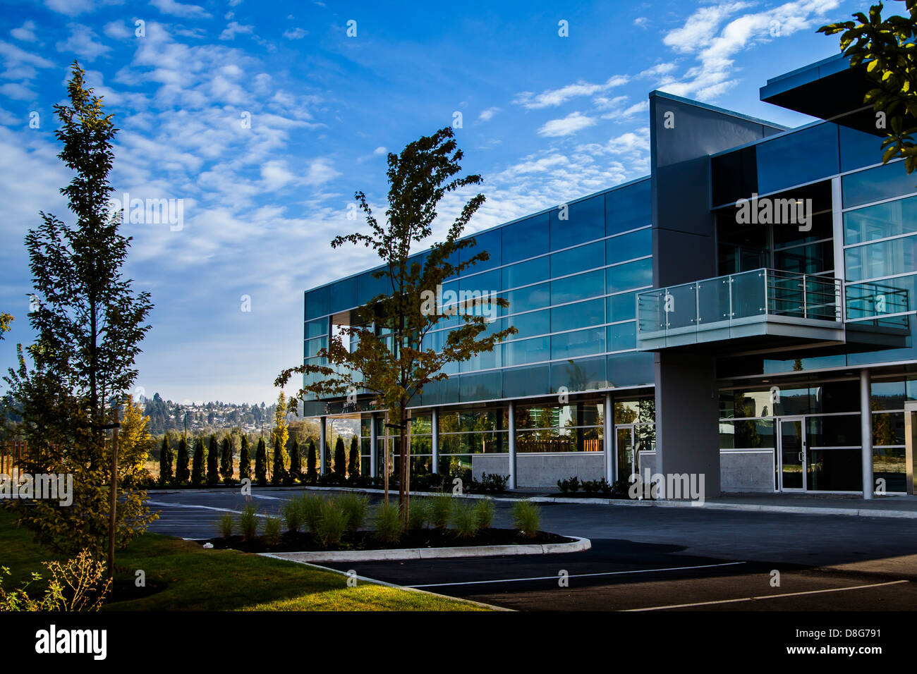 Glass corner building hi-res stock photography and images - Alamy