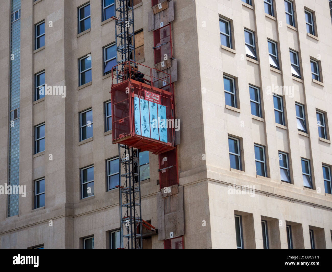 External elevator hi-res stock photography and images - Alamy