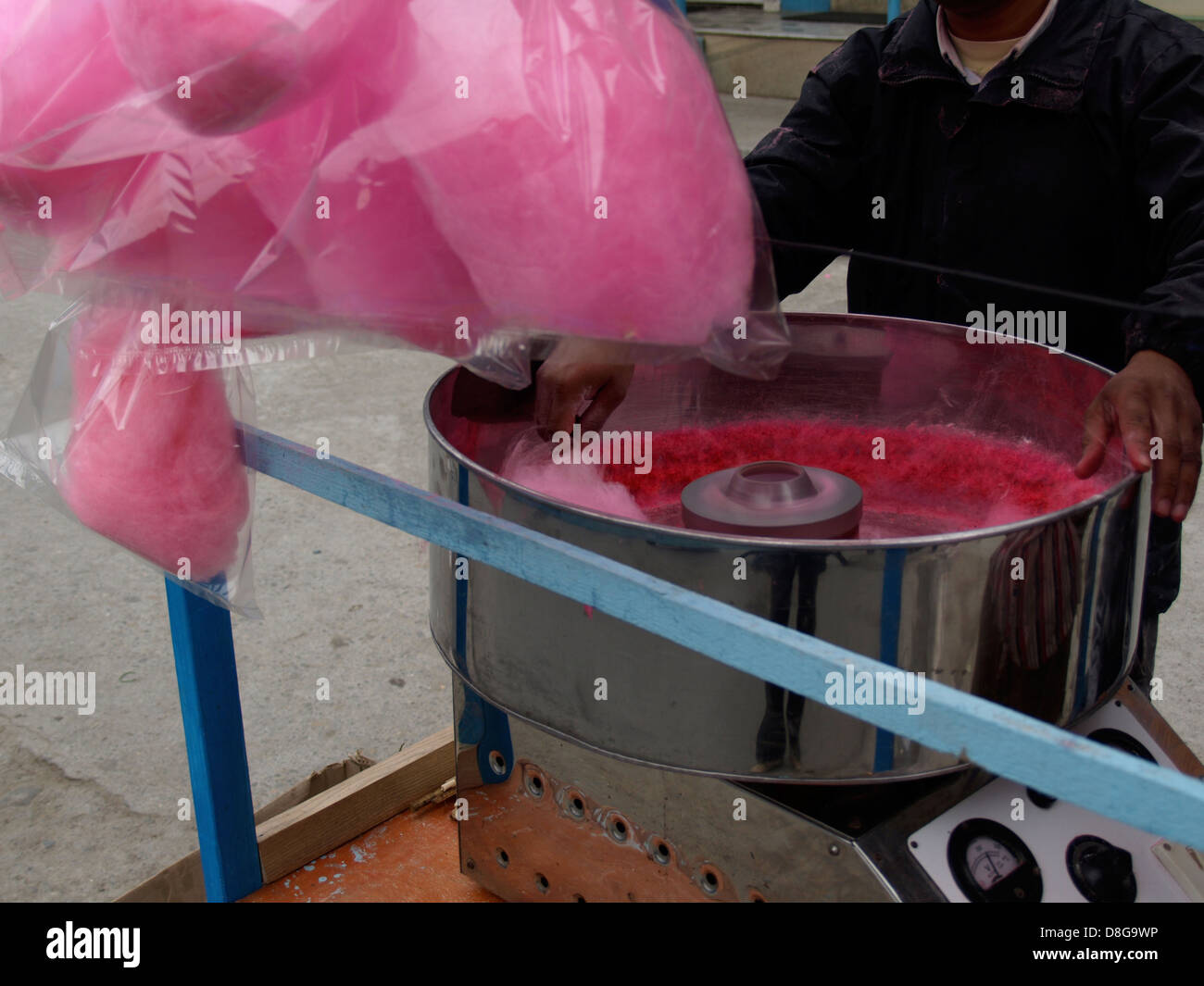Cotton candy vendor hi-res stock photography and images - Alamy