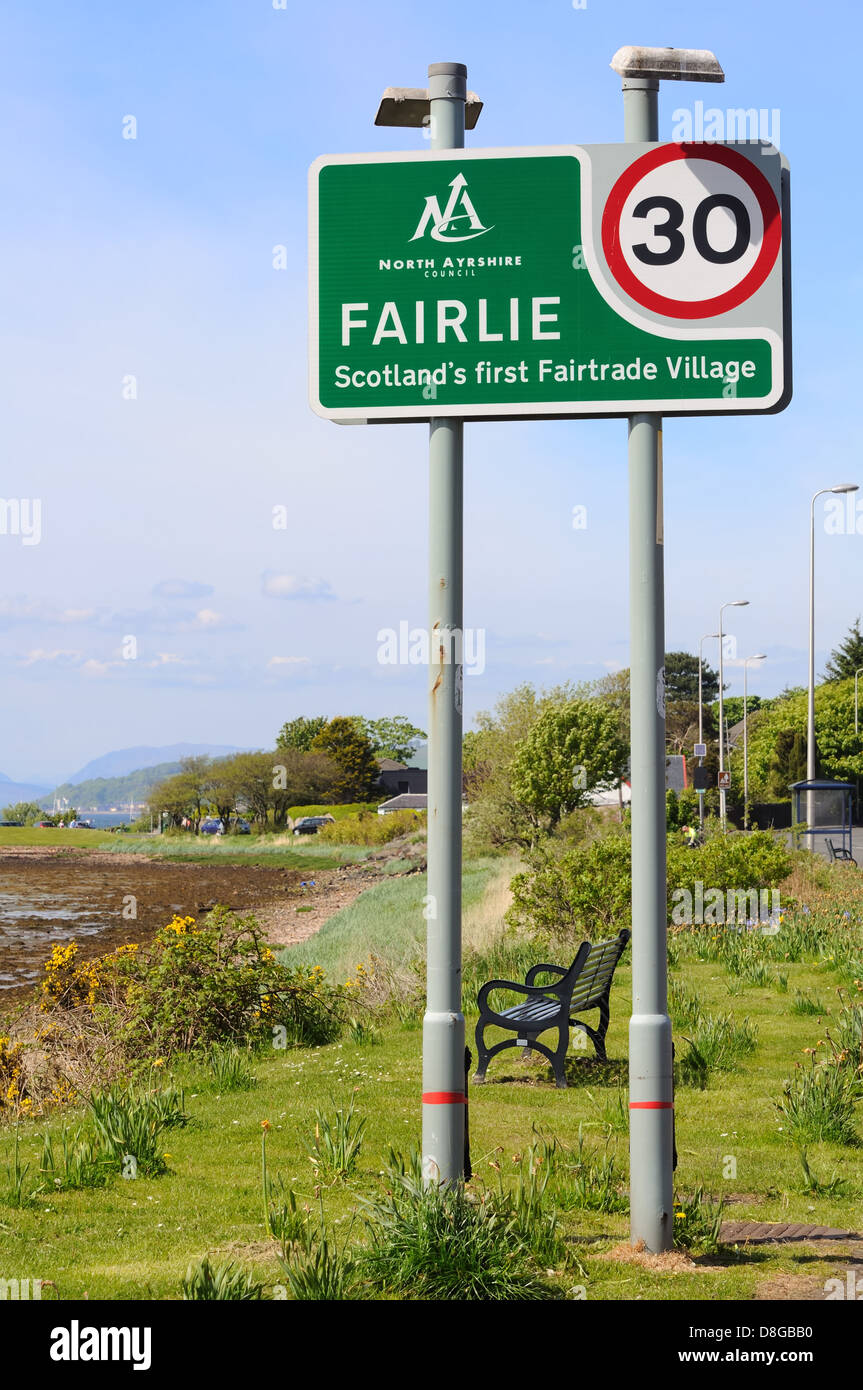 30 mph village speed limit hi-res stock photography and images - Alamy