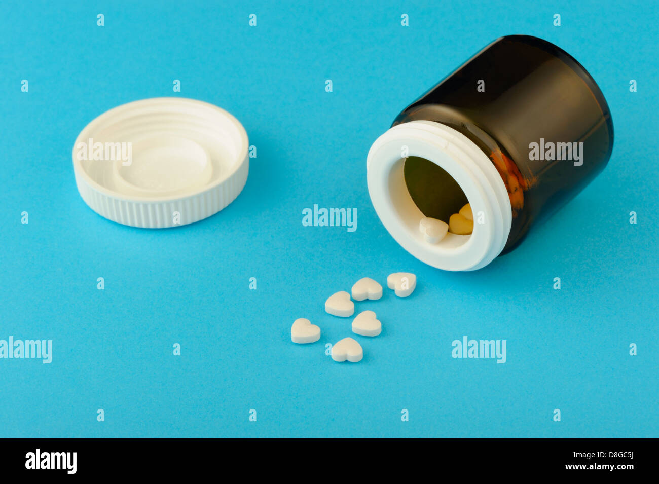 Tablets in the form of heart Stock Photo - Alamy