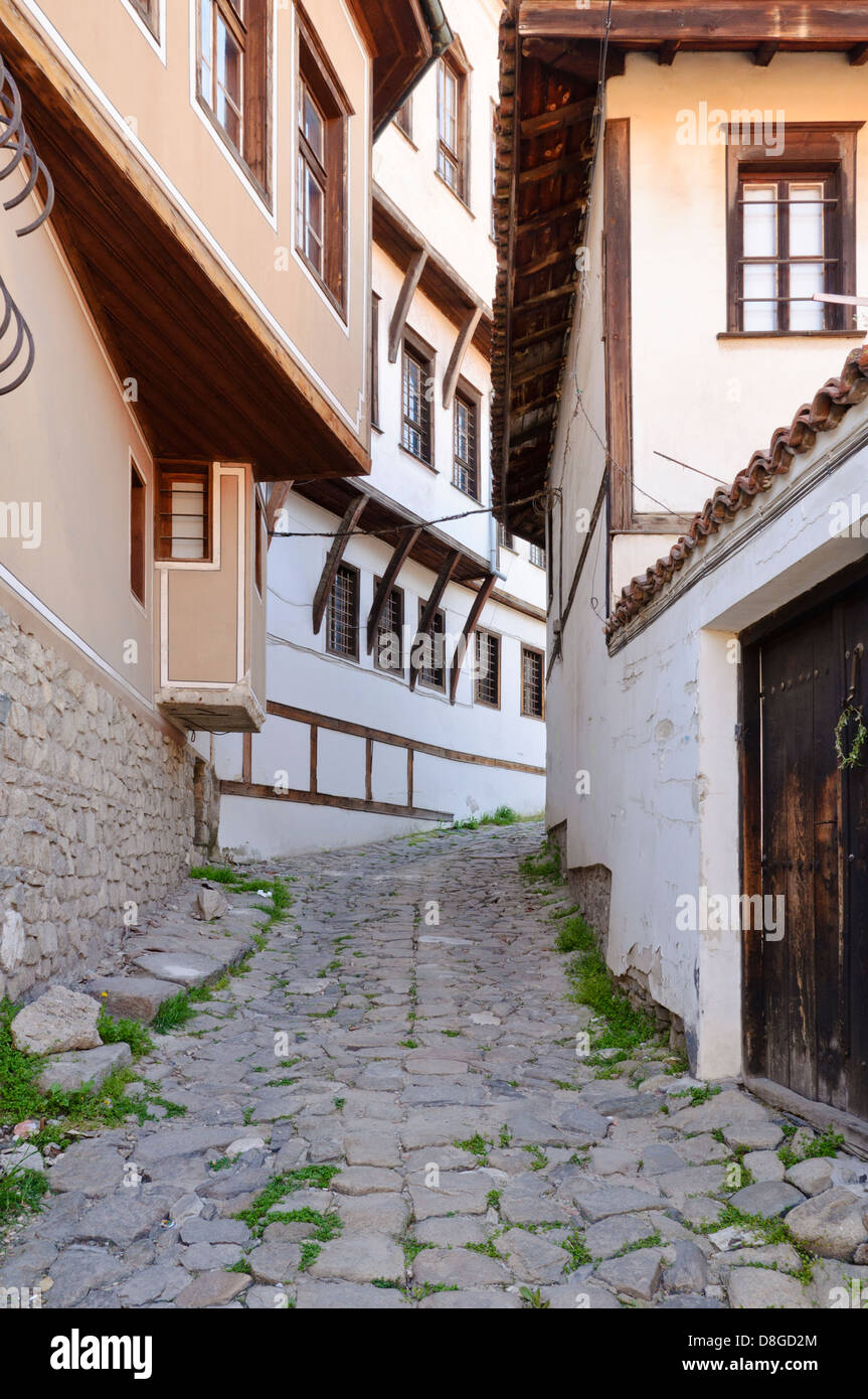 Old european alleyway hi-res stock photography and images - Alamy