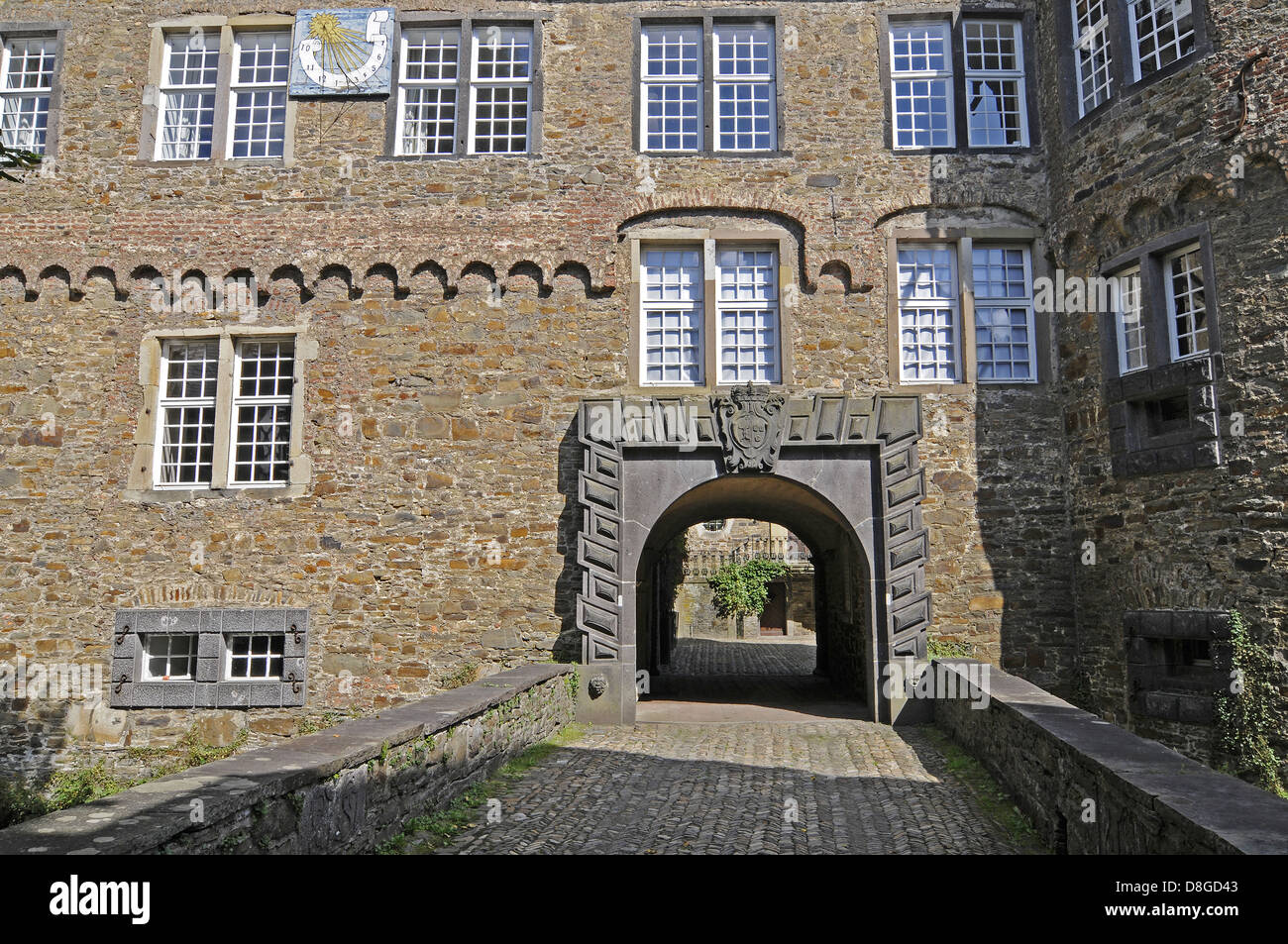Moated fortification hi-res stock photography and images - Alamy