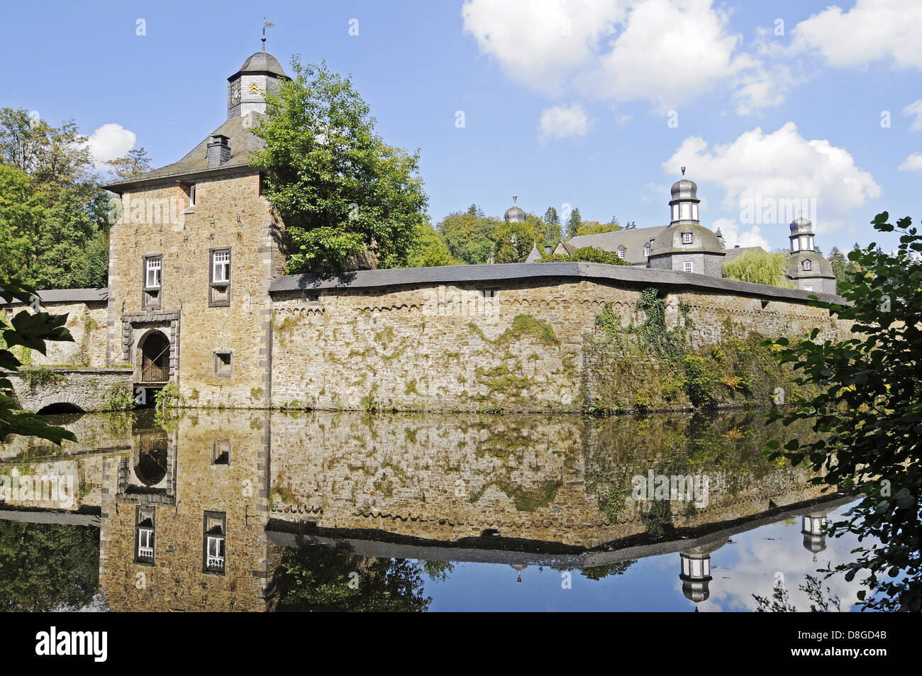 Moated fortification hi-res stock photography and images - Alamy