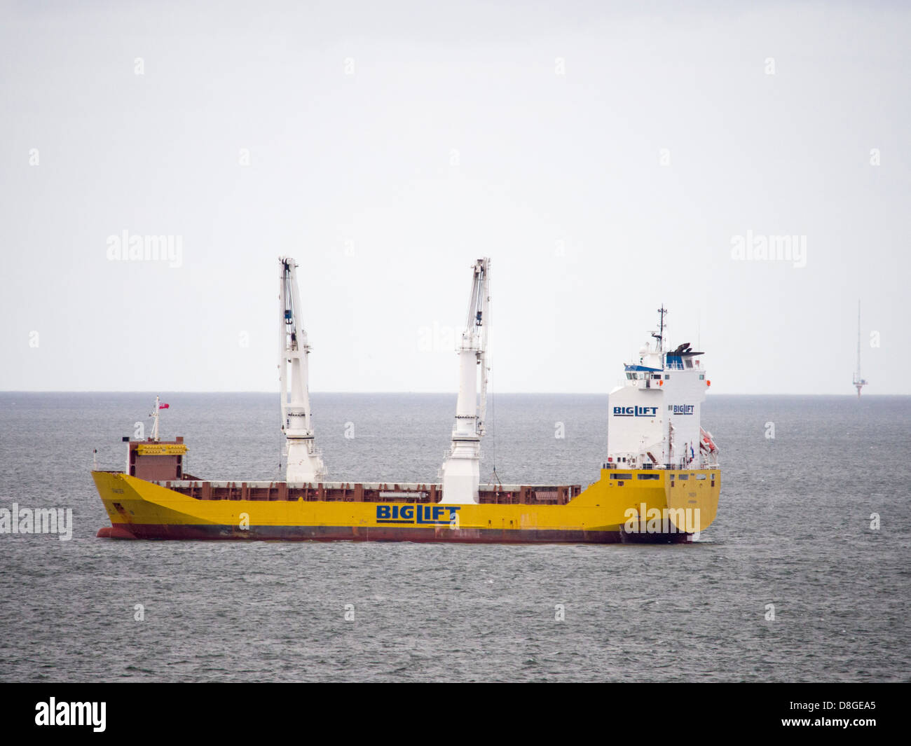 Crane ship lifting crane hi-res stock photography and images - Alamy