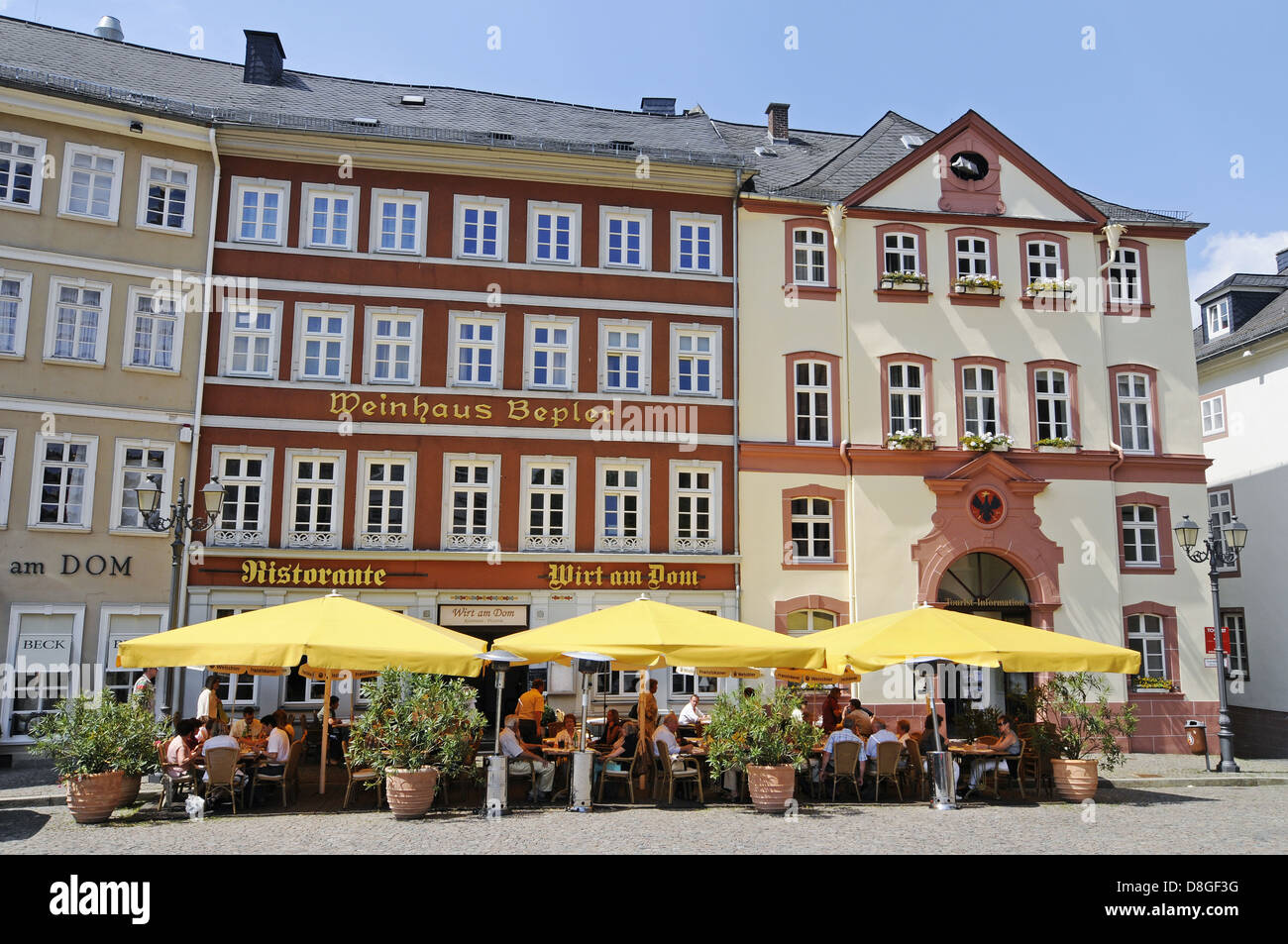 Alte street cafe hi-res stock photography and images - Alamy