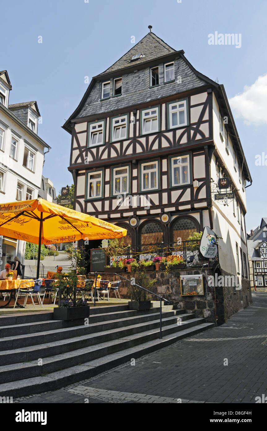 The old tudor house cafe hi-res stock photography and images - Alamy