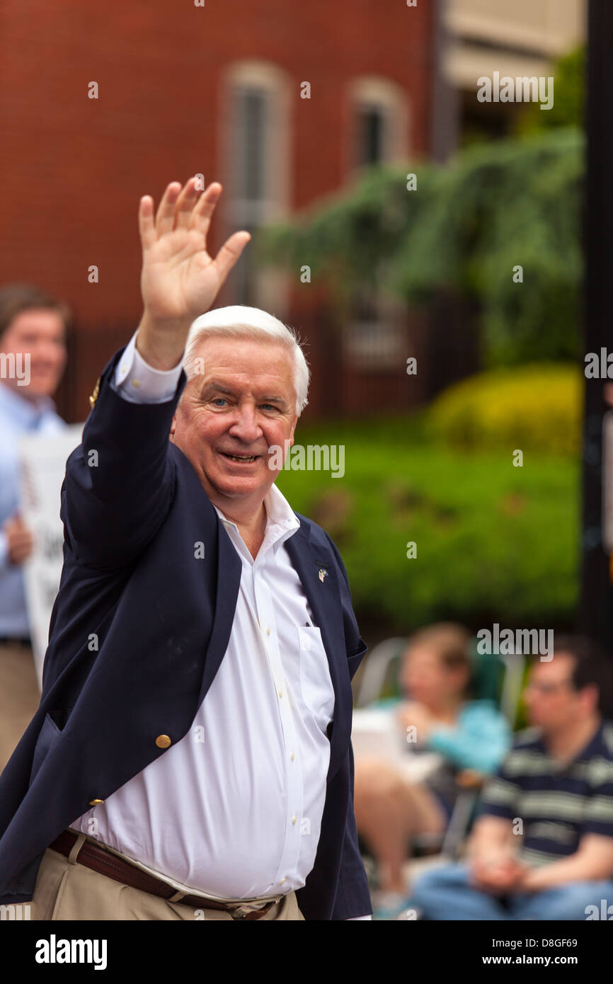 Pennsylvania Governor Tom Corbett in the Memorial Day Parade in ...