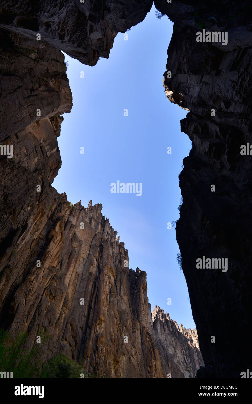 Canyon deep hi-res stock photography and images - Alamy