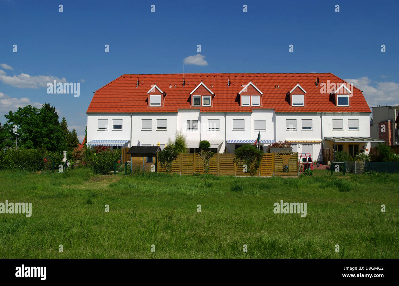 Modern terraced house hi-res stock photography and images - Alamy