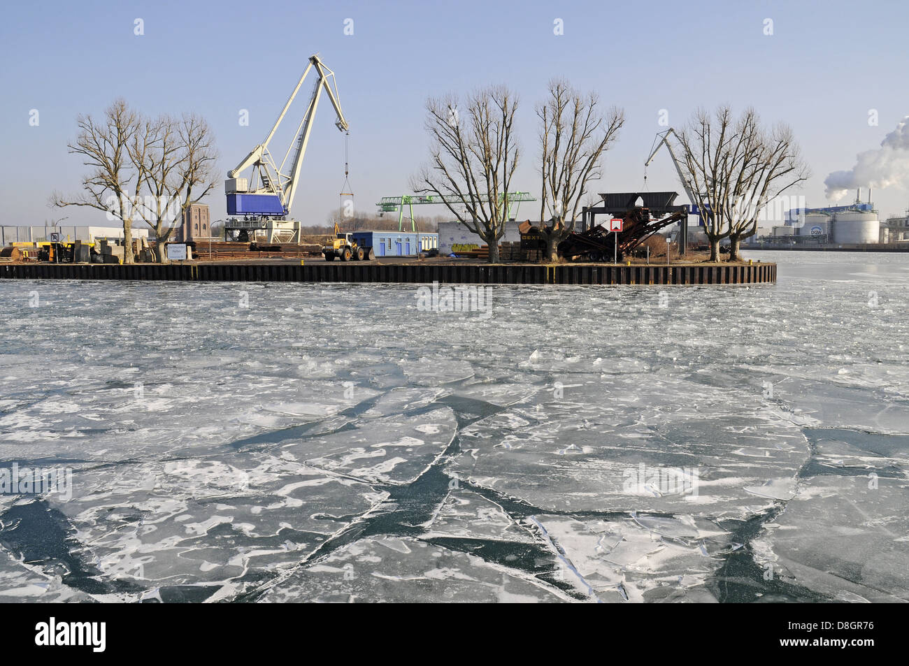 Frozen bodies hi-res stock photography and images - Alamy