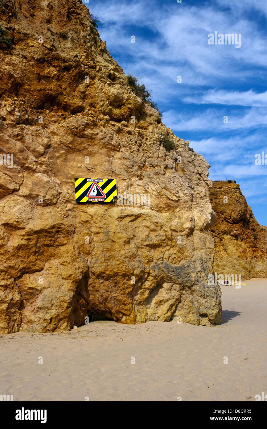 Falling rocks hi-res stock photography and images - Alamy