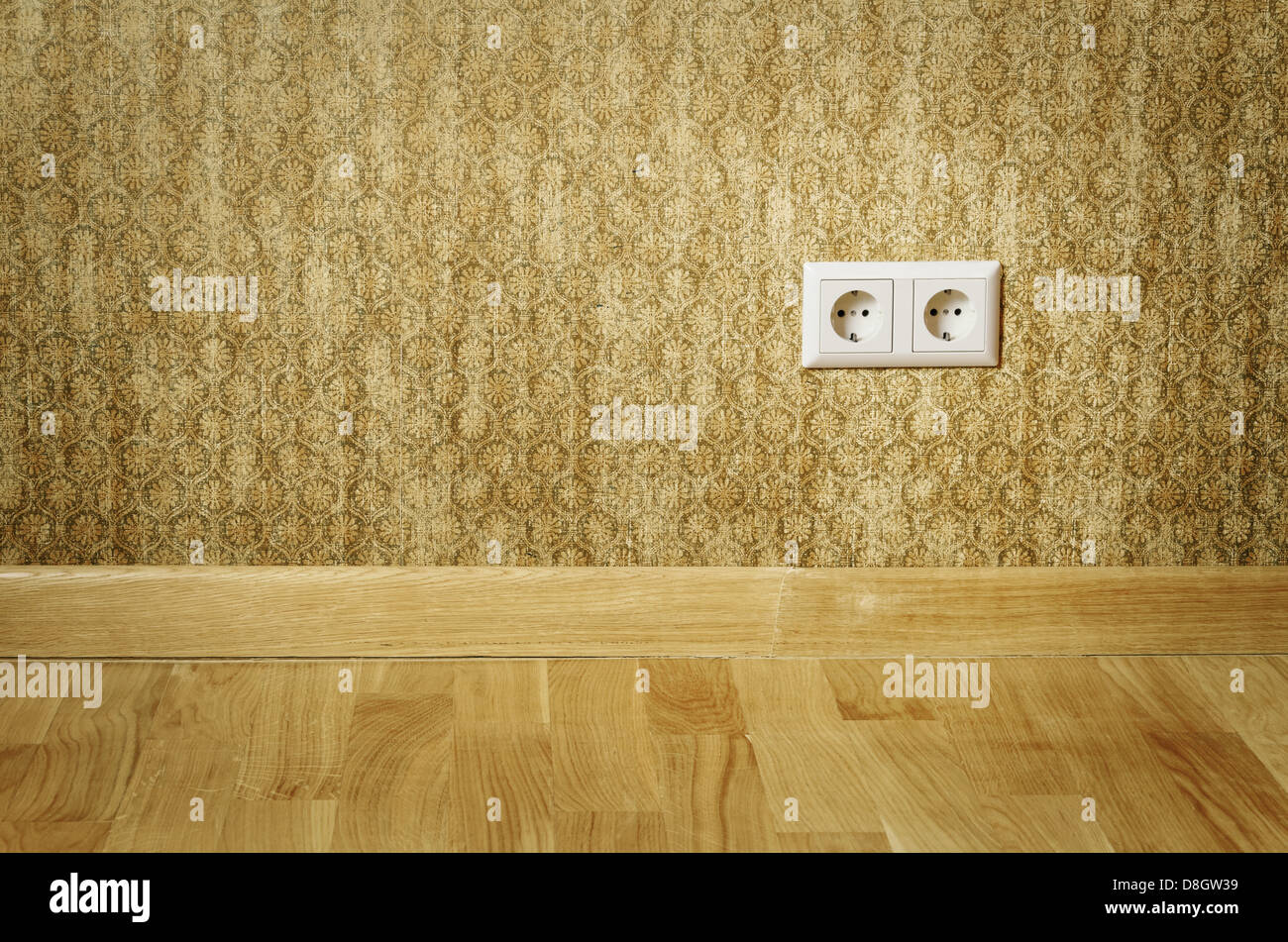 Vintage wall wooden floor plinth hi-res stock photography and images ...