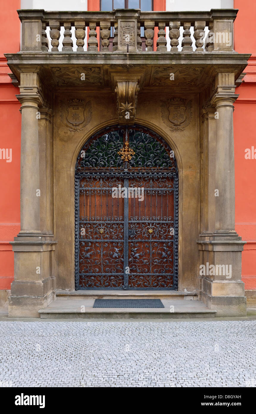 Stucco doorcase hi-res stock photography and images - Alamy