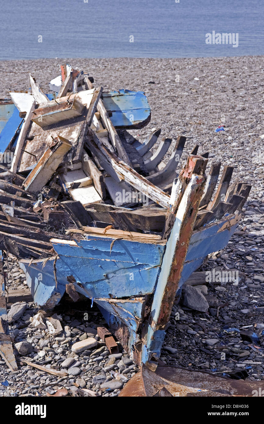 Ruined boat hi-res stock photography and images - Alamy