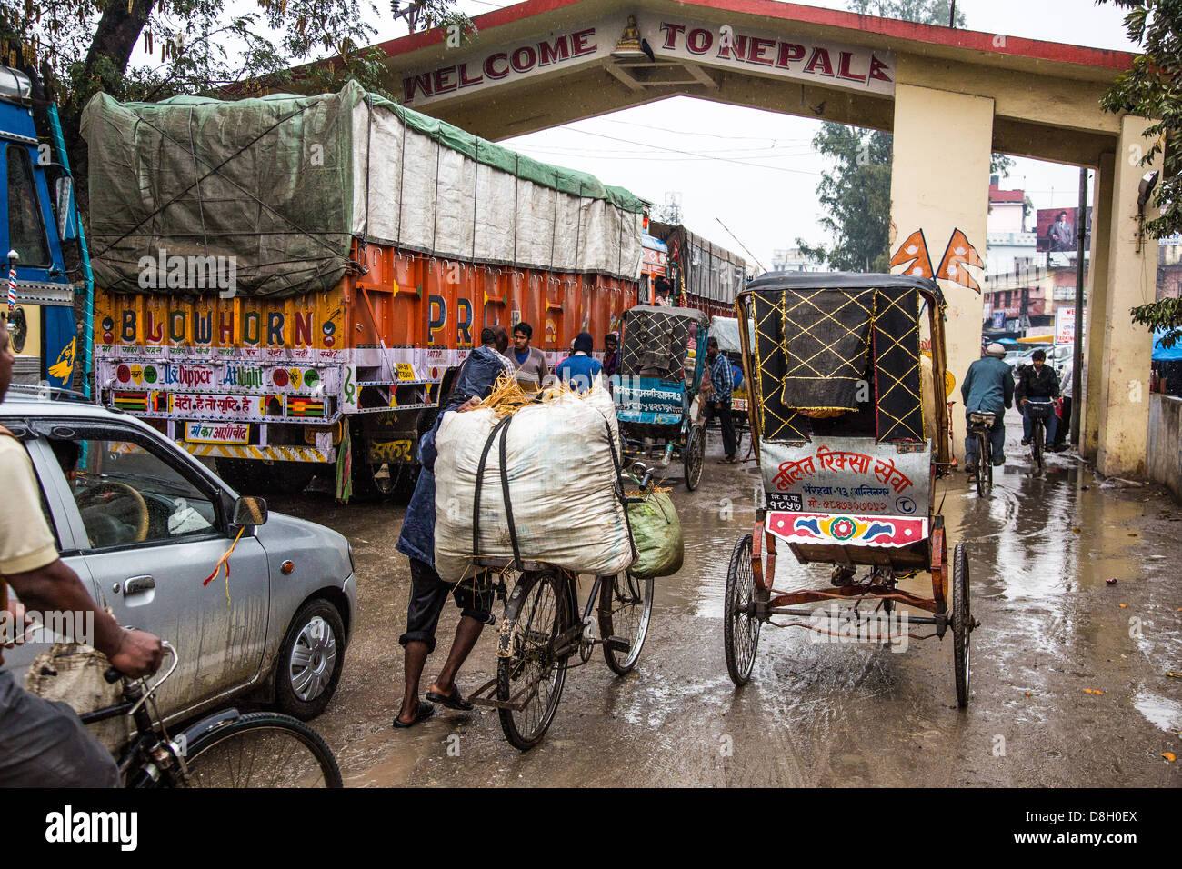 Rainy day on the Sunauli India Nepal border Stock Photo - Alamy