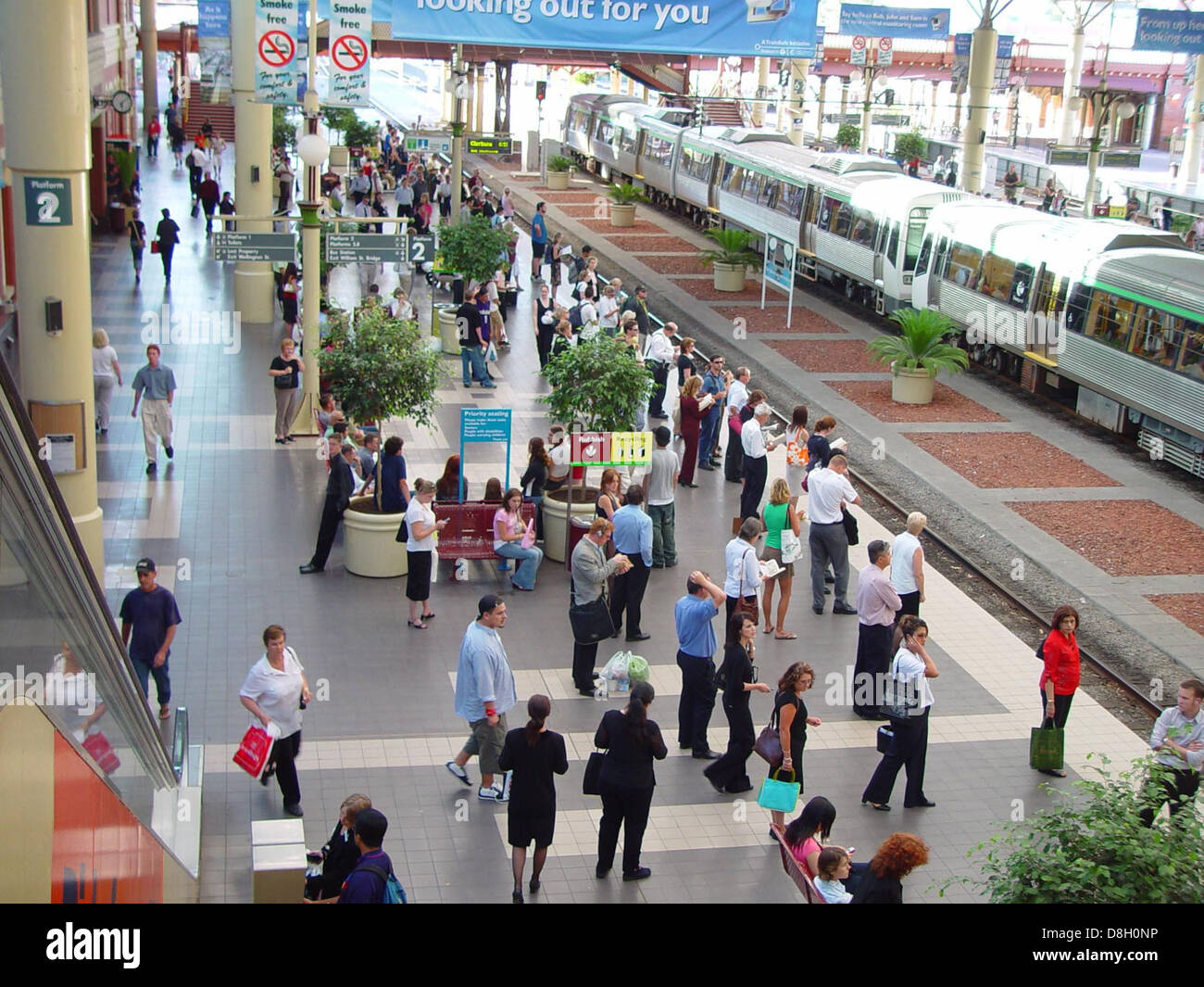 Crowd waiting for train hi-res stock photography and images - Alamy