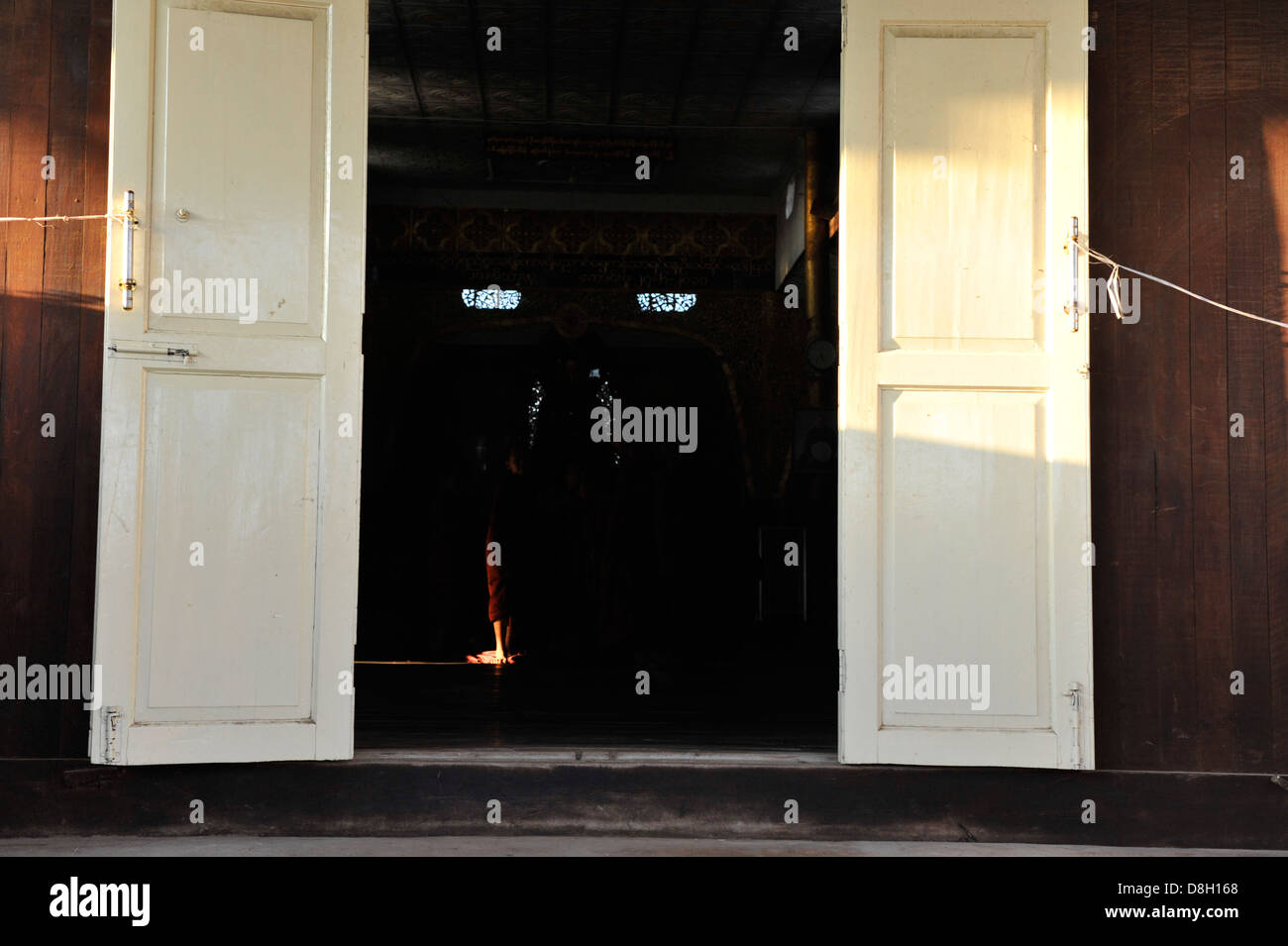 Sweeping the temple hi-res stock photography and images - Alamy