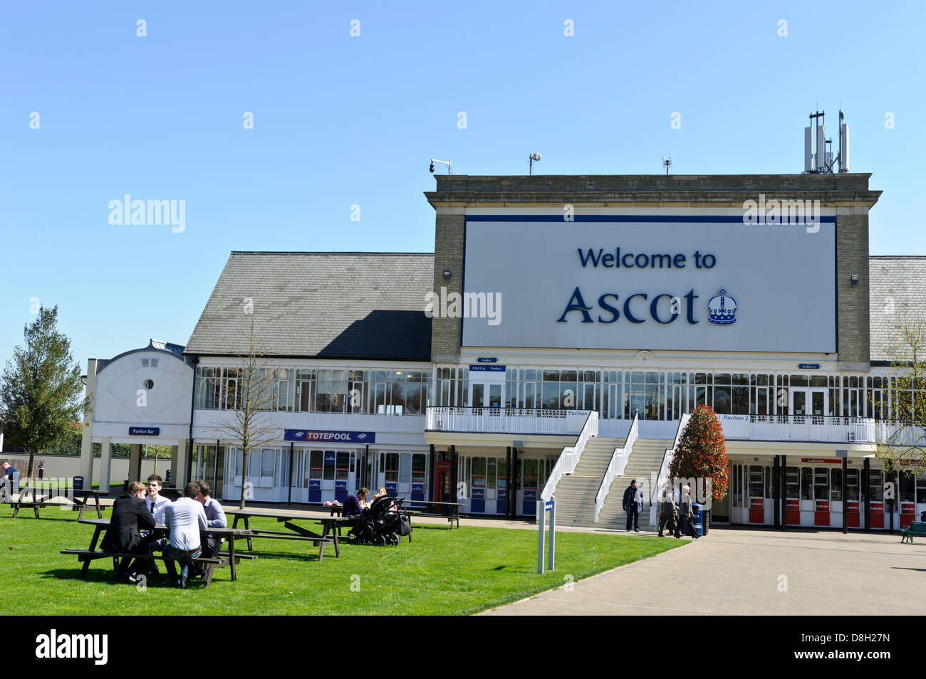 Ascot racecourse horse racing architecture hi-res stock photography and ...