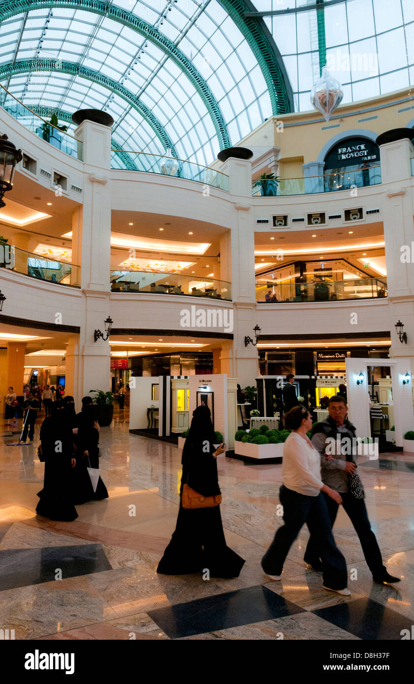 Shoppers in large Mall of the Emirates in Dubai in the UAE with shops ...