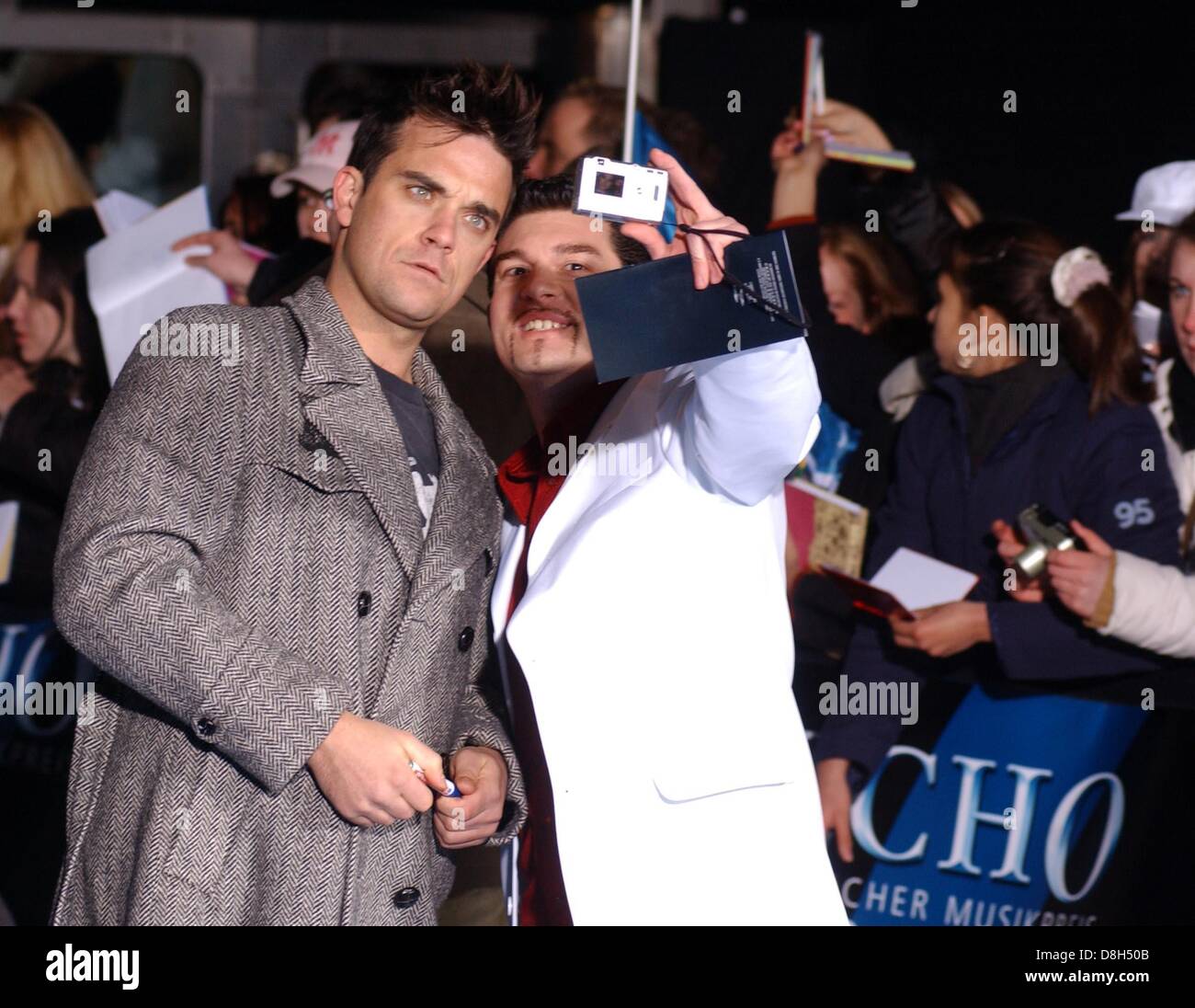 Robbie Williams at the Echo Award 2003 in Berlin Stock Photo - Alamy