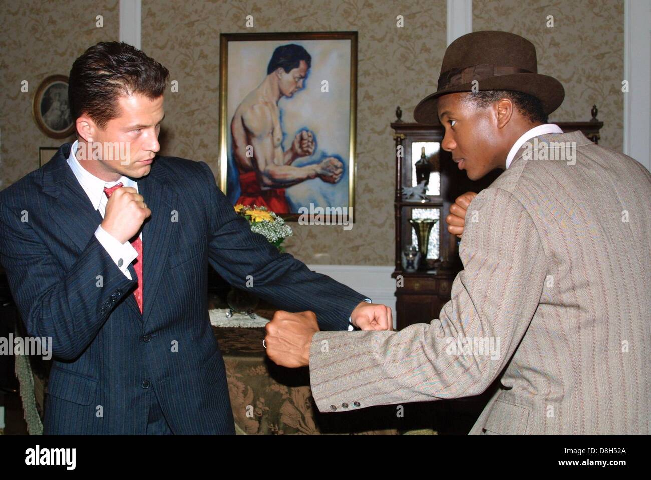 Til Schweiger (l) and Leonard Roberts (r) act in the film "Joe and Max ...