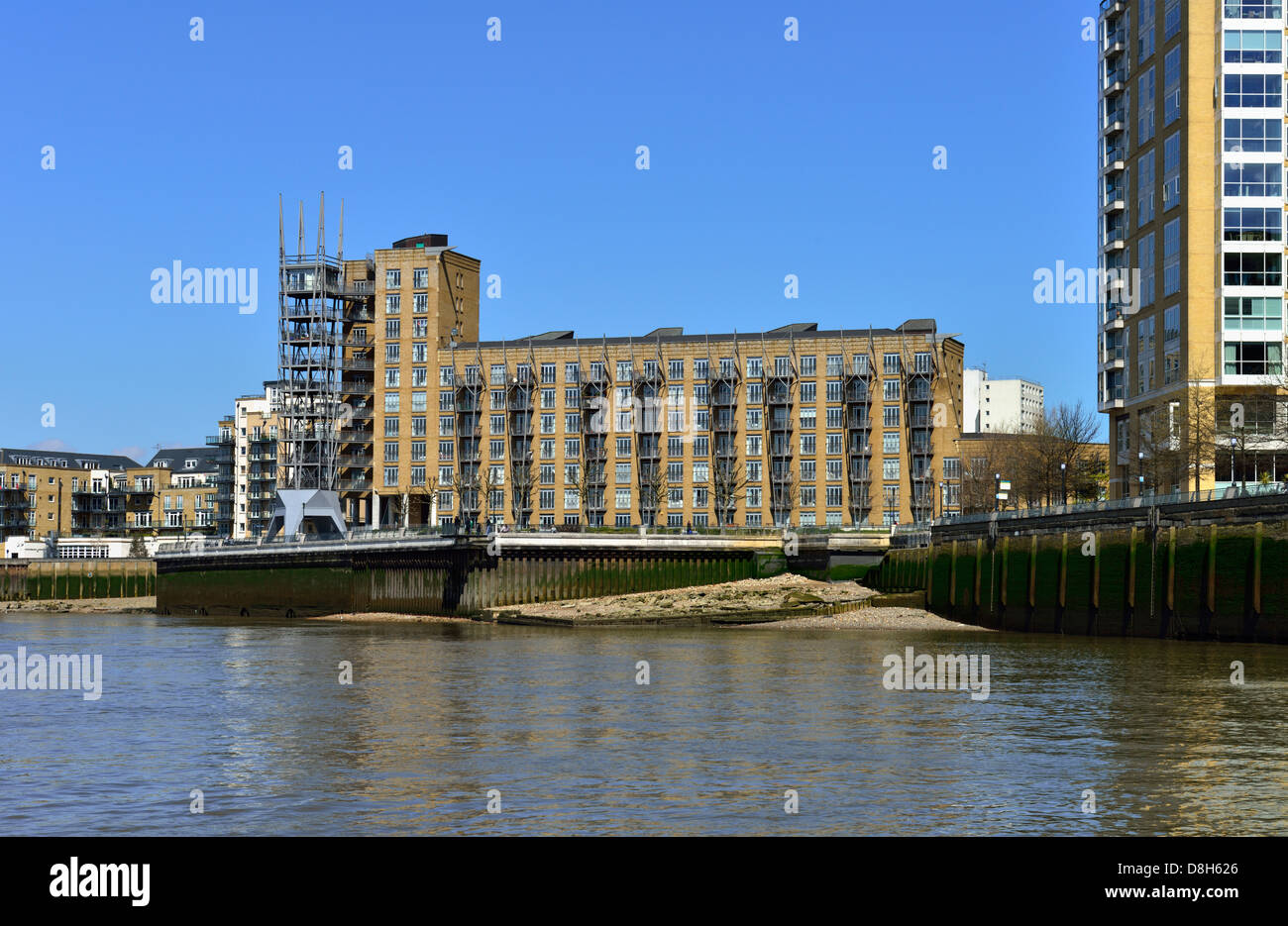 Dundee wharf hi-res stock photography and images - Alamy
