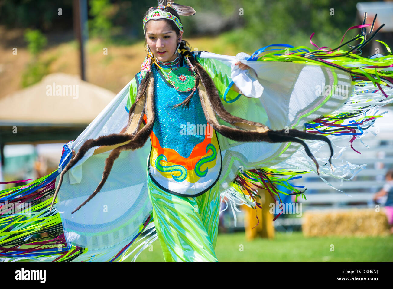 Unidentified Native Indian dancer takes part at the Mariposa 20th ...