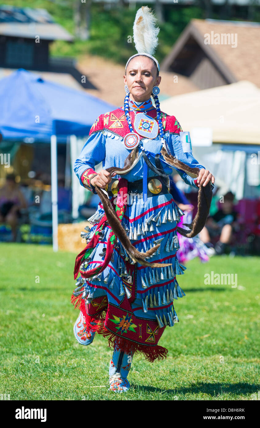 Unidentified Native Indian dancer takes part at the Mariposa 20th ...
