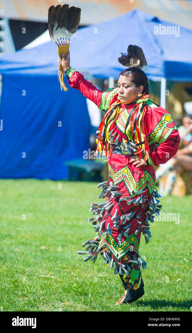 Ethnic american indian dancer hi-res stock photography and images - Alamy