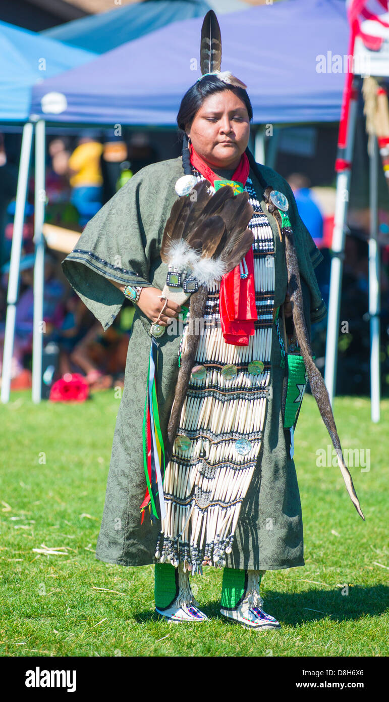 Native american dancer eagle hi-res stock photography and images - Alamy