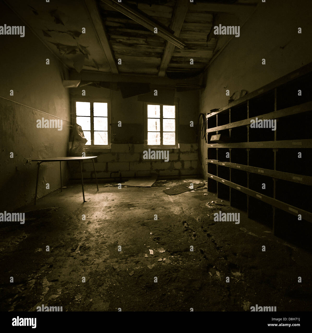 Abandoned interior hi-res stock photography and images - Alamy