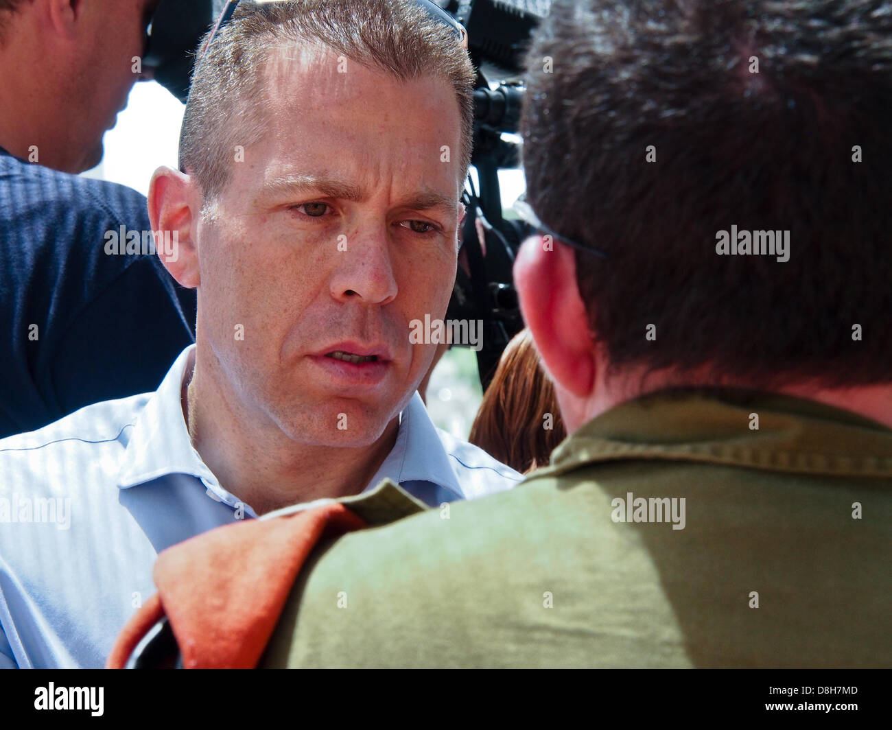 Jerusalem, Israel. 29th May 2013. An IDF officer briefs Home Front ...