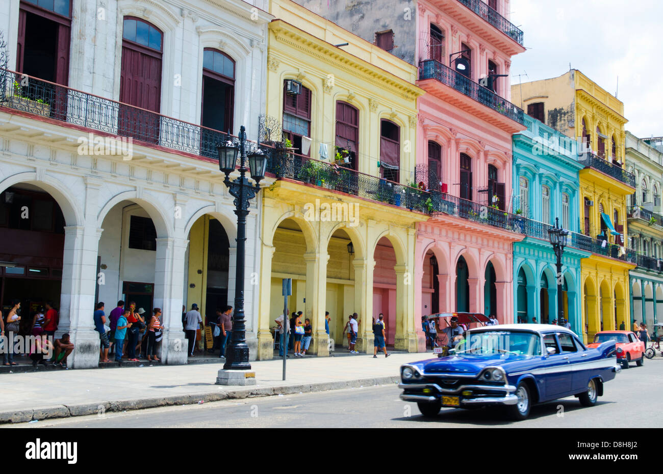 Pastel color homes hi-res stock photography and images - Alamy