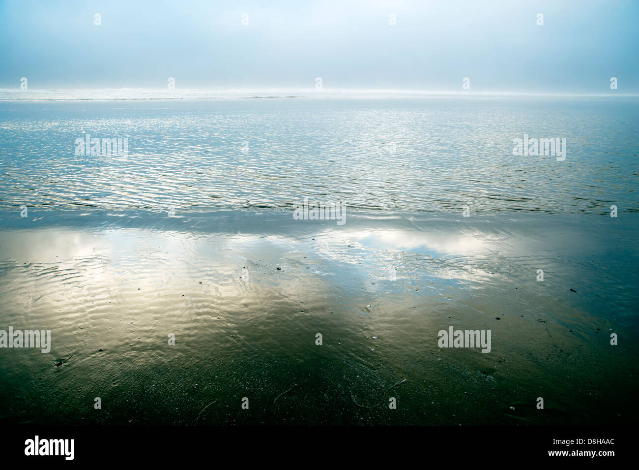 Shimmering sunset reflecting in the Pacific Ocean, near Cannon Beach ...