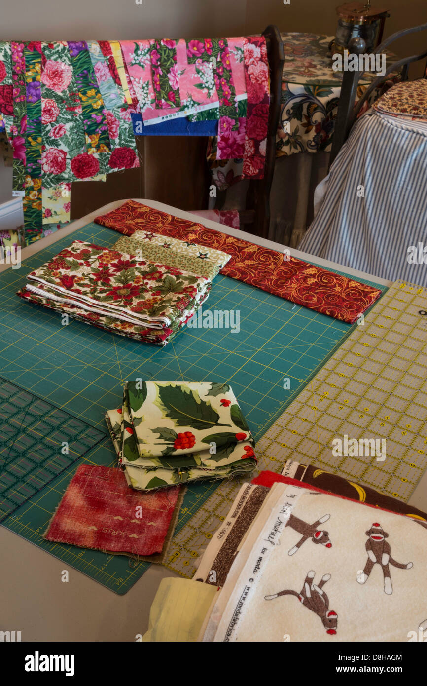 Handicraft of fabrics hi-res stock photography and images - Alamy