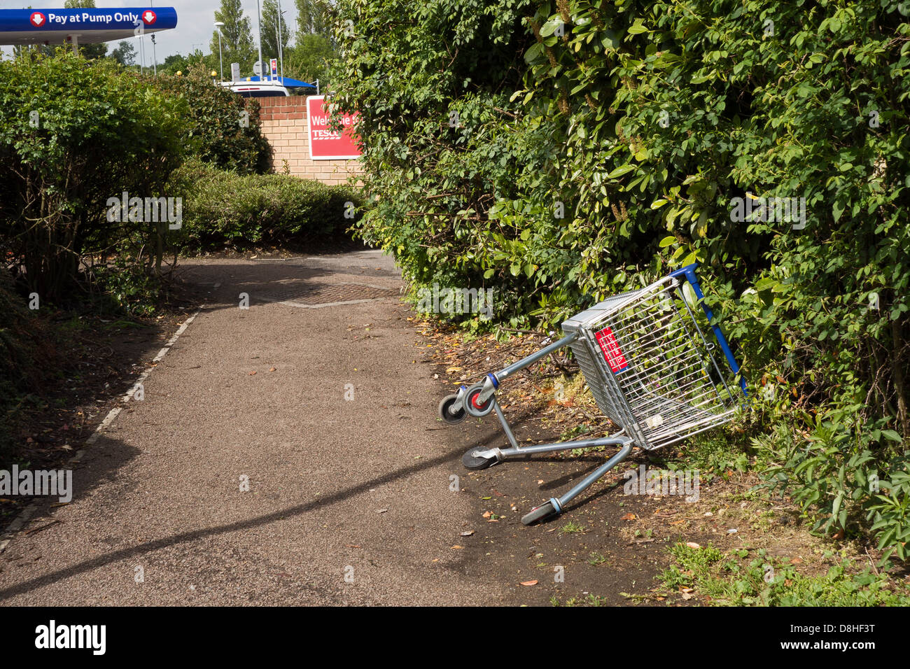 Dumped supermarket trolley hi-res stock photography and images - Alamy
