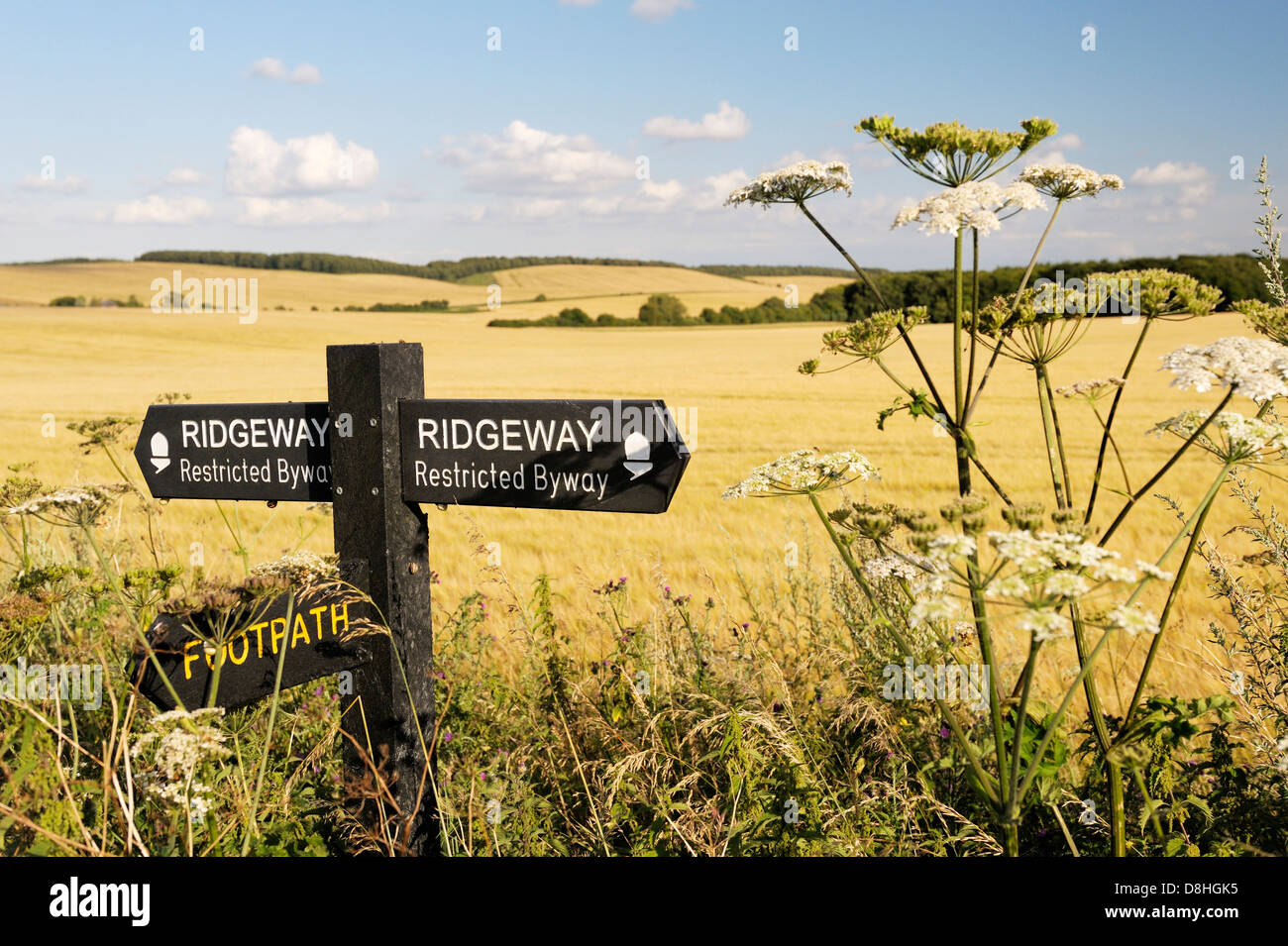 Long distance footpath sign hi-res stock photography and images - Alamy